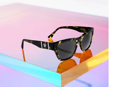 Ray-Ban Sunglasses for Men & Women | Sunglass Hut®